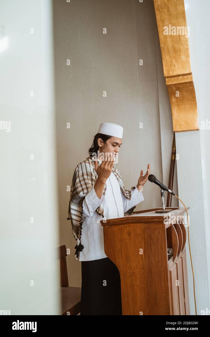 Mimbar islam mosque hi-res stock photography and images - Alamy