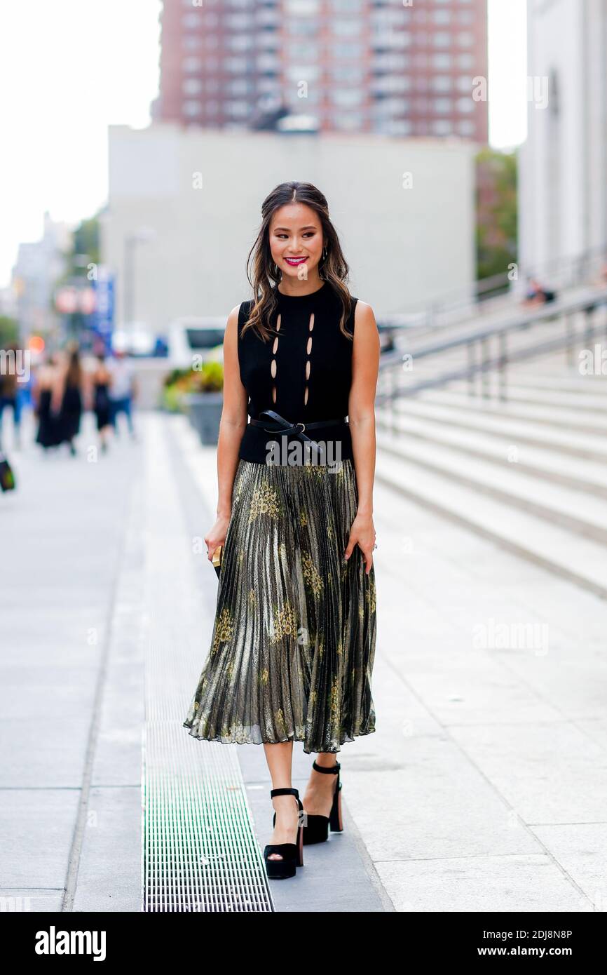 Street style, Jamie Chung arriving at Cushnie et Ochs Spring Summer ...