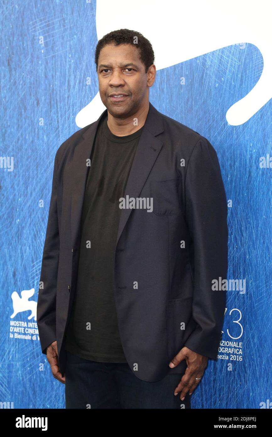Denzel Washington posing during the photocall of the movie "The ...