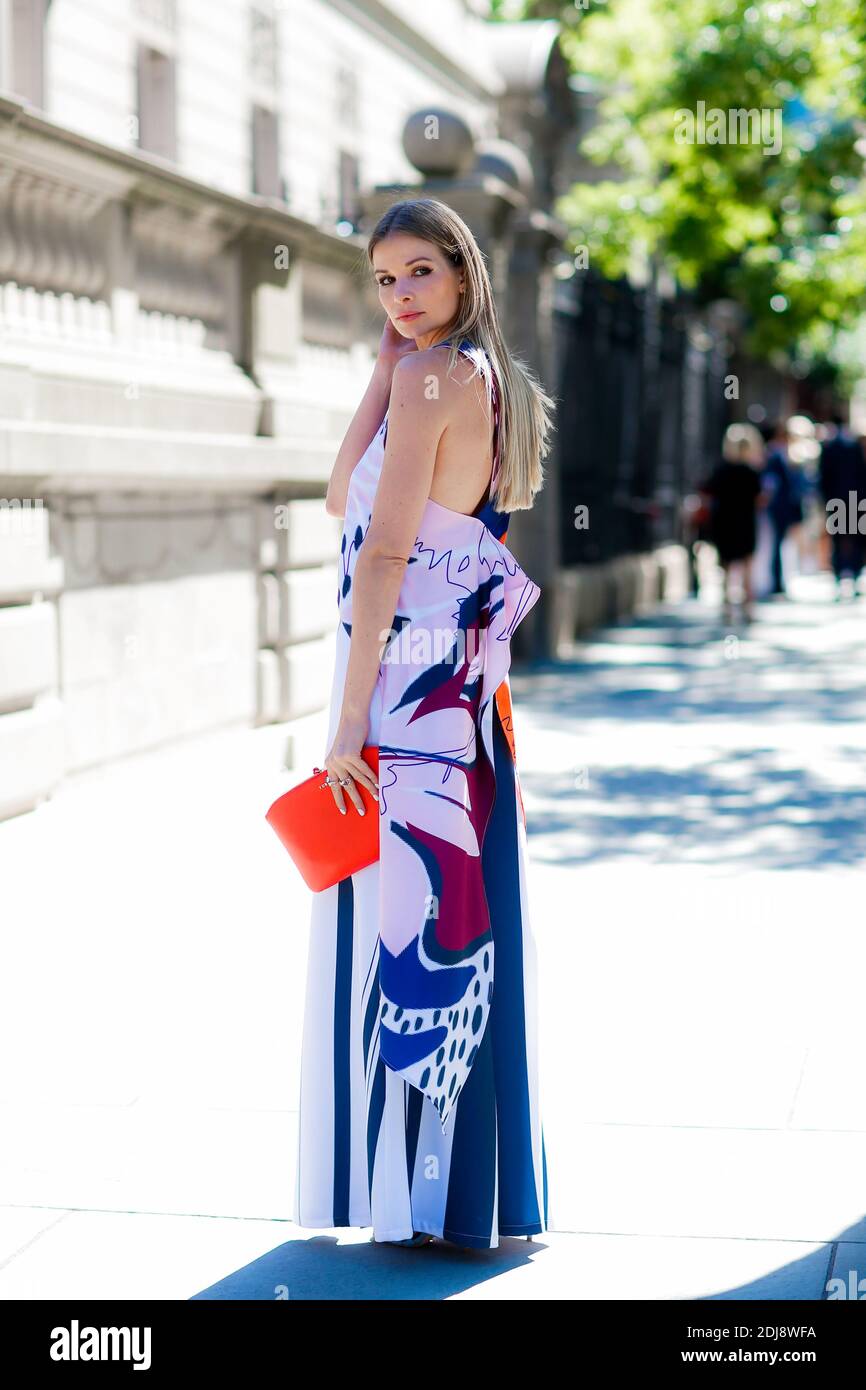 Street style, Leonora Jimenez arriving at Carolina Herrera Spring ...