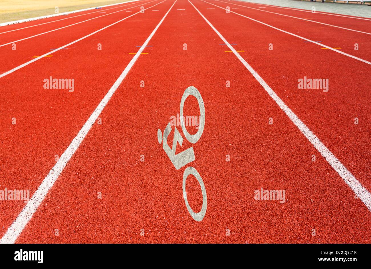 Red running track Stock Photo - Alamy