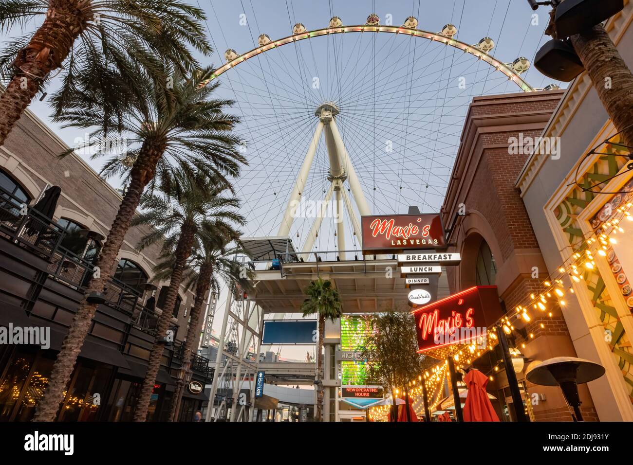 Las Vegas, NOV 19, 2020 - Cityscape view of the Linq Plaza Stock Photo ...