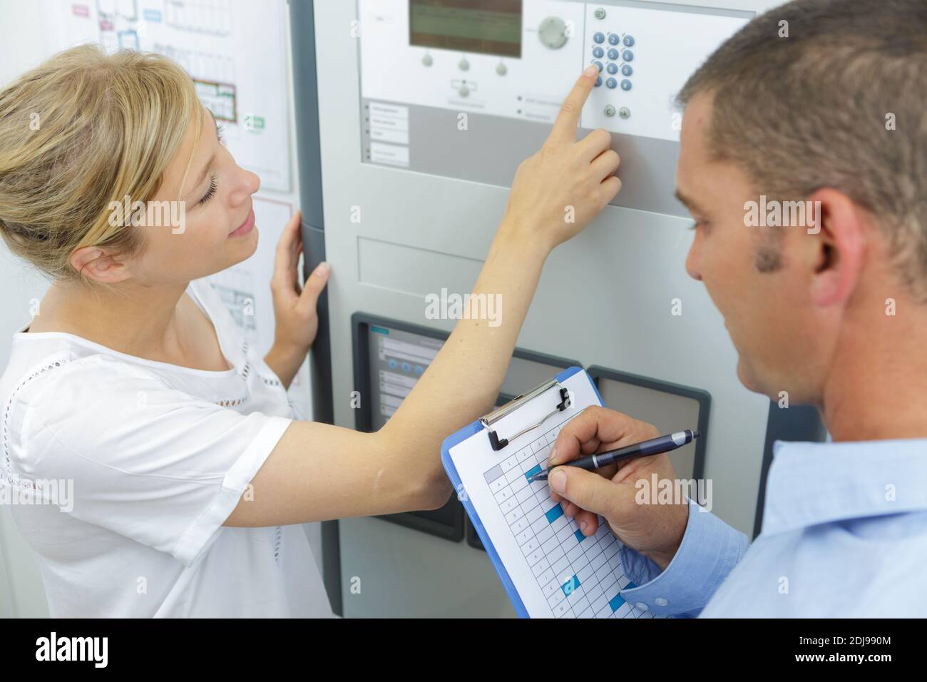 Using a ticket vending machine hi-res stock photography and images - Alamy