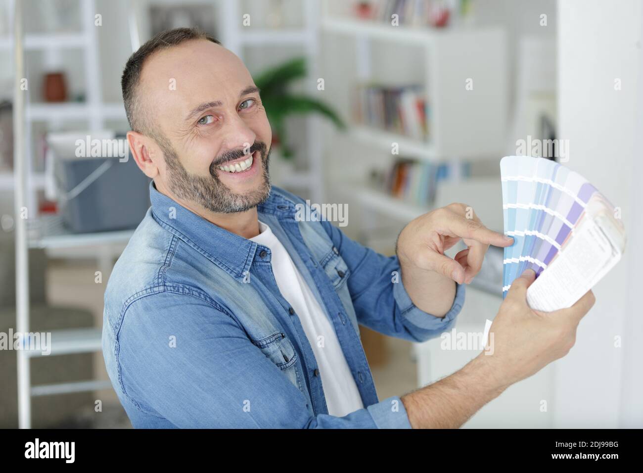 Person selecting color palette hi-res stock photography and images - Alamy