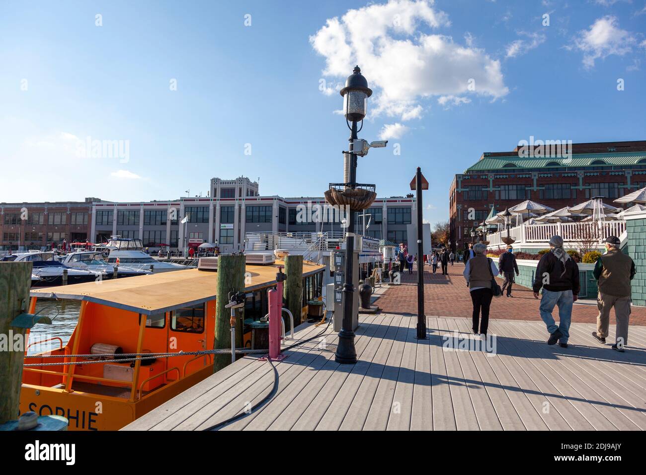 Alexandria, VA, USA 11-28-2020: Harbor region on the waterfront by ...