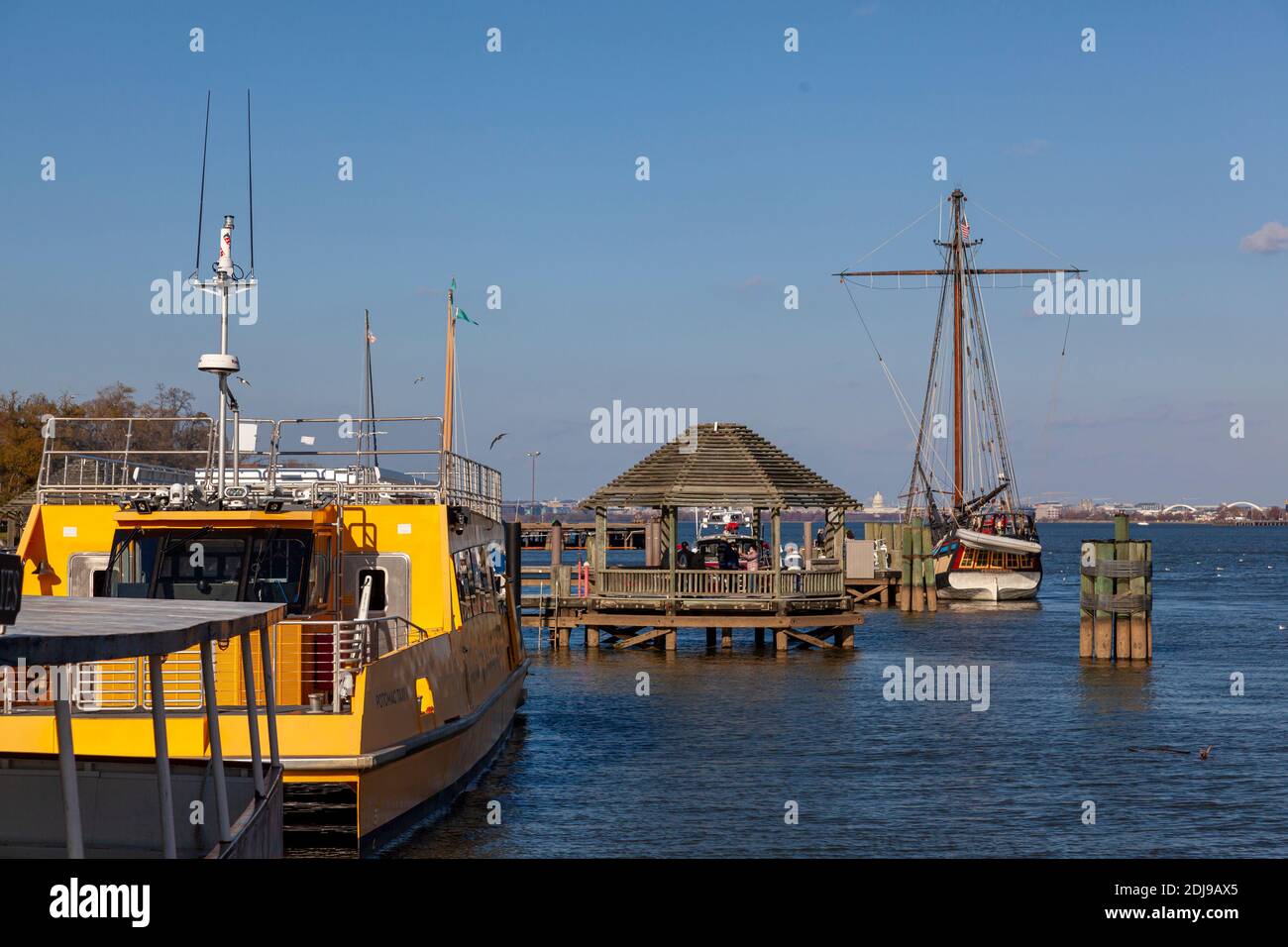 Alexandria, VA, USA 11-28-2020: Image of the harbor district and ...