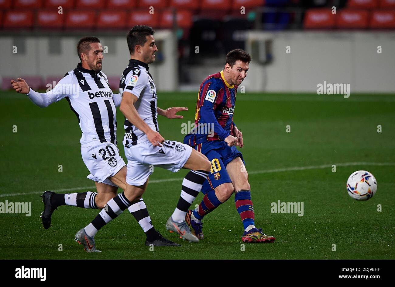 Lionel messi barcelona 2020 hi-res stock photography and images - Alamy