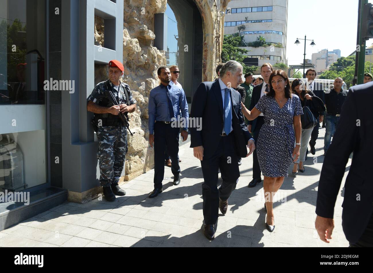 L-R : Beirut Mayor Jamal Itani and Paris Mayor Anne Hidalgo (center ...