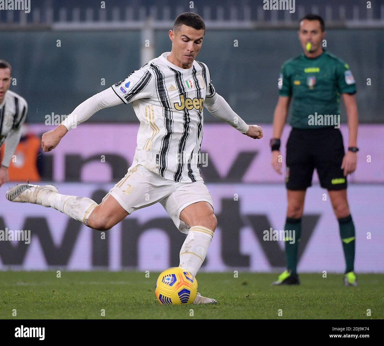 Cristiano ronaldo scores hi-res stock photography and images - Alamy