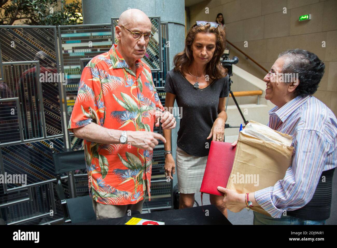 JAMES ELLROY EN SEANCE DE DEDICACE A LA LIBRAIRIE DE LA CINEMATHEQUE ...
