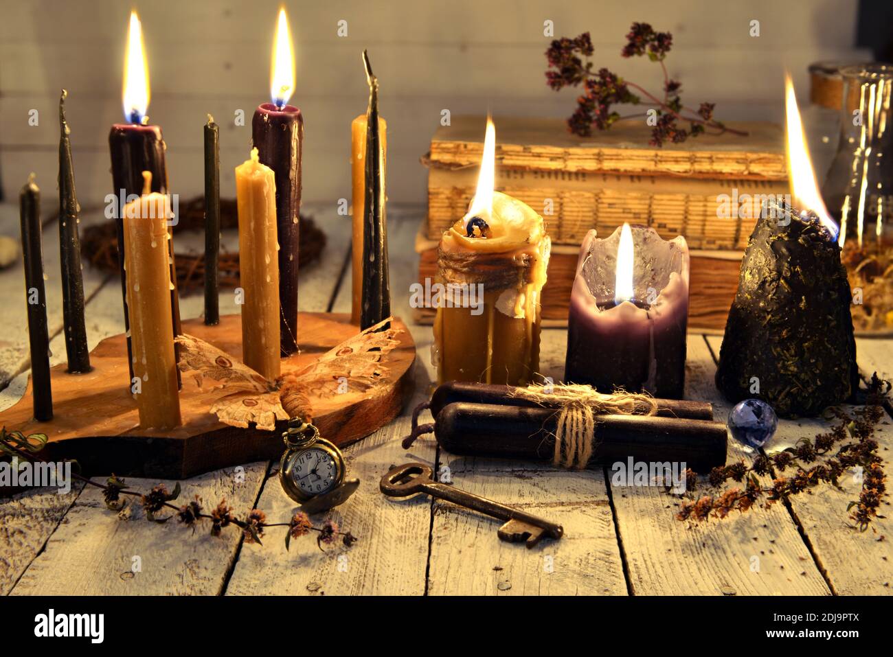 Occult ritual hi-res stock photography and images - Alamy