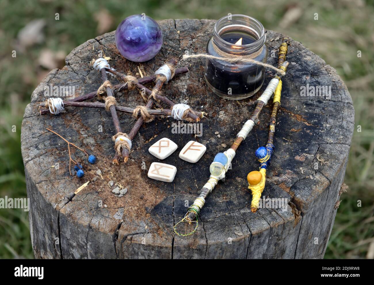 Magic ritual. Wicca, esoteric and occult background with vintage witch ...