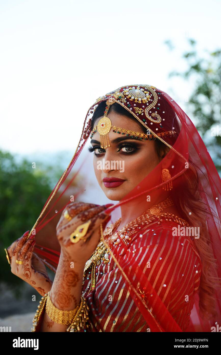 A beautiful model wearing a traditional Omani dress Stock Photo - Alamy