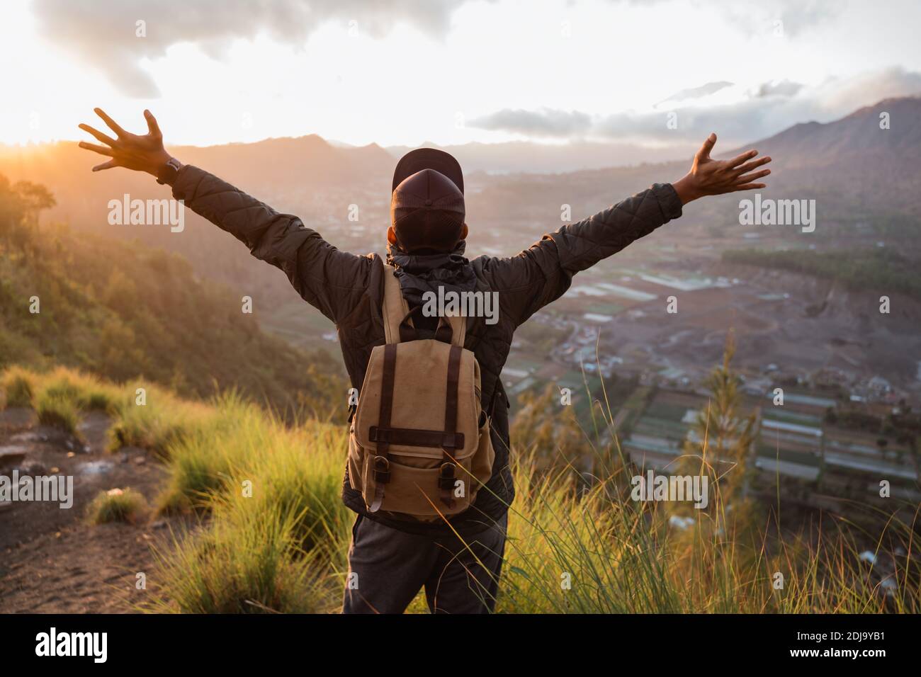 Portrait adventurous man with a backpack enjoying the mountain scenery ...