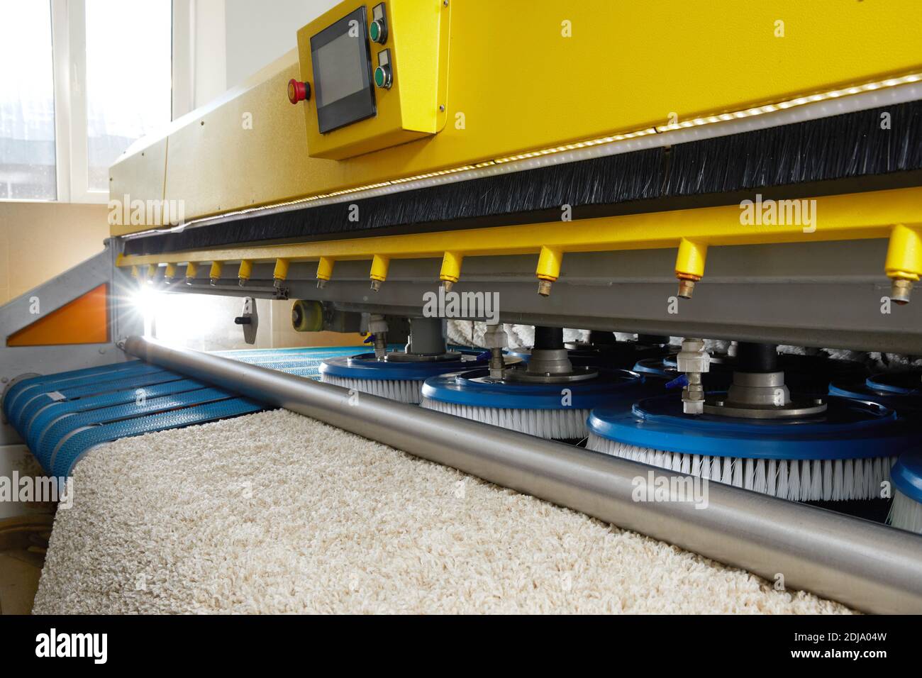 Automatic machine and equipment for carpet washing and dry cleaning ...