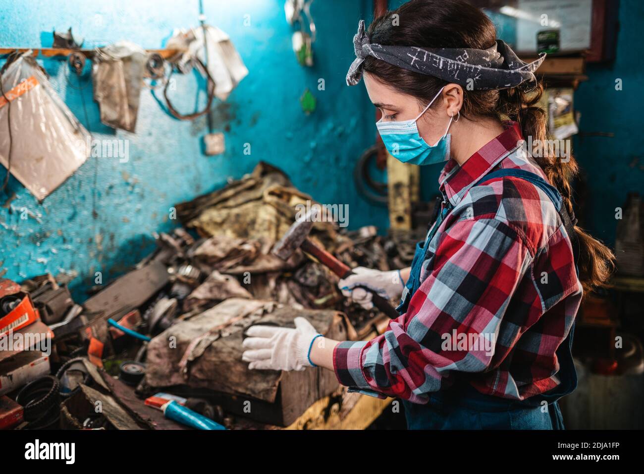 Breaking a garage hi-res stock photography and images - Alamy