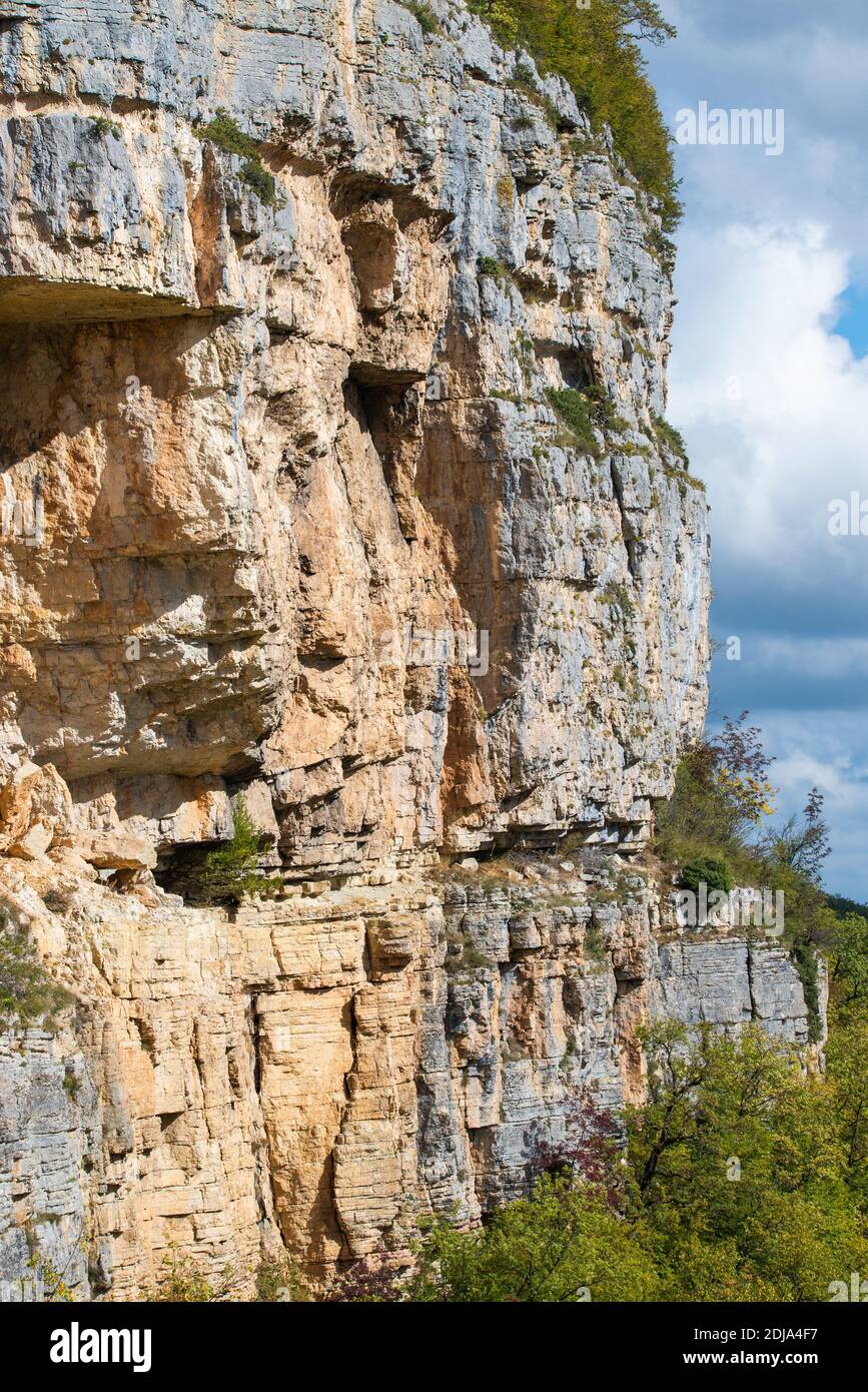 Layered cliff face in the canyon, close up view Stock Photo - Alamy