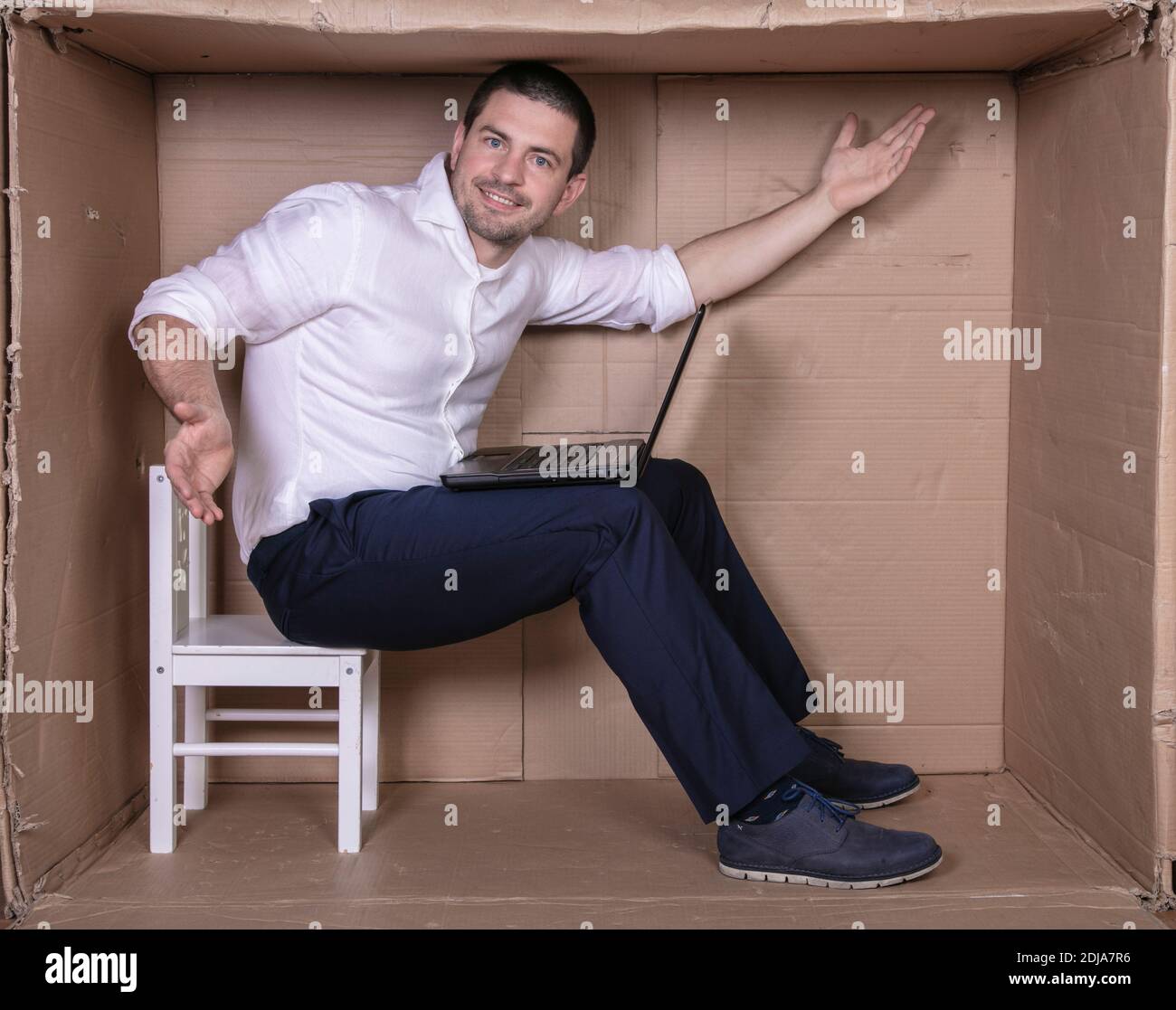 Cramped desk hi-res stock photography and images - Alamy