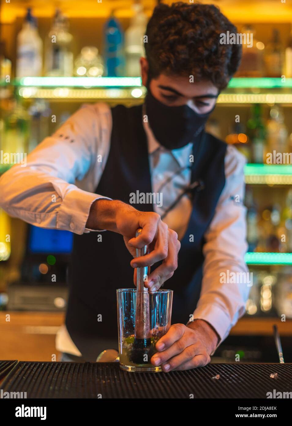 Waiter making cocktail hi-res stock photography and images - Alamy