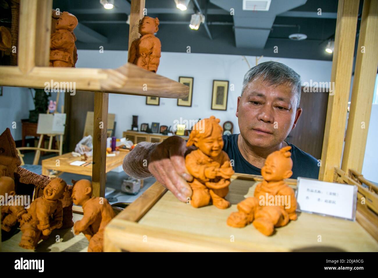 Old masters sculptor hi-res stock photography and images - Alamy
