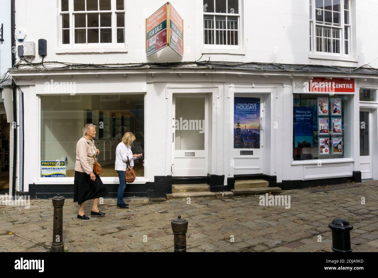 Empty shop units hi-res stock photography and images - Alamy