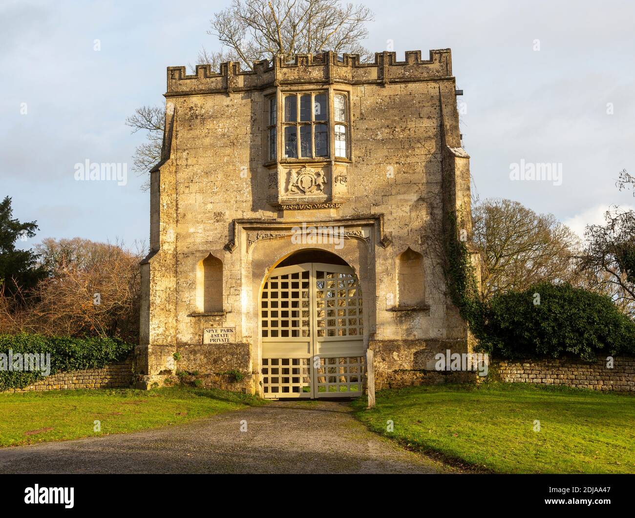 Spye arch hi-res stock photography and images - Alamy