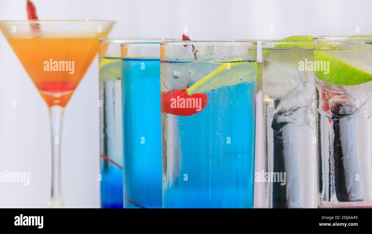 Cocktail glasses hi-res stock photography and images - Alamy
