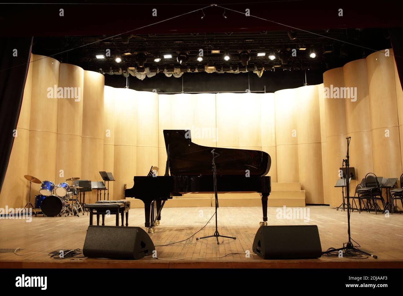 Details of grand piano on a stage Stock Photo - Alamy