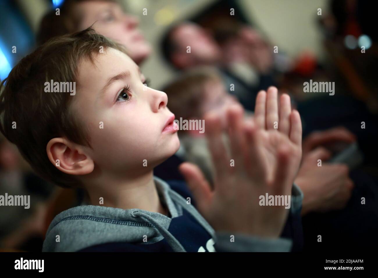 Audience clapping in movie theater hi-res stock photography and images ...