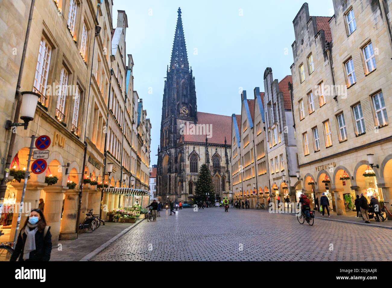 Muenster, NRW, 09th Dec 2020. Festive lights illuminate the historic ...