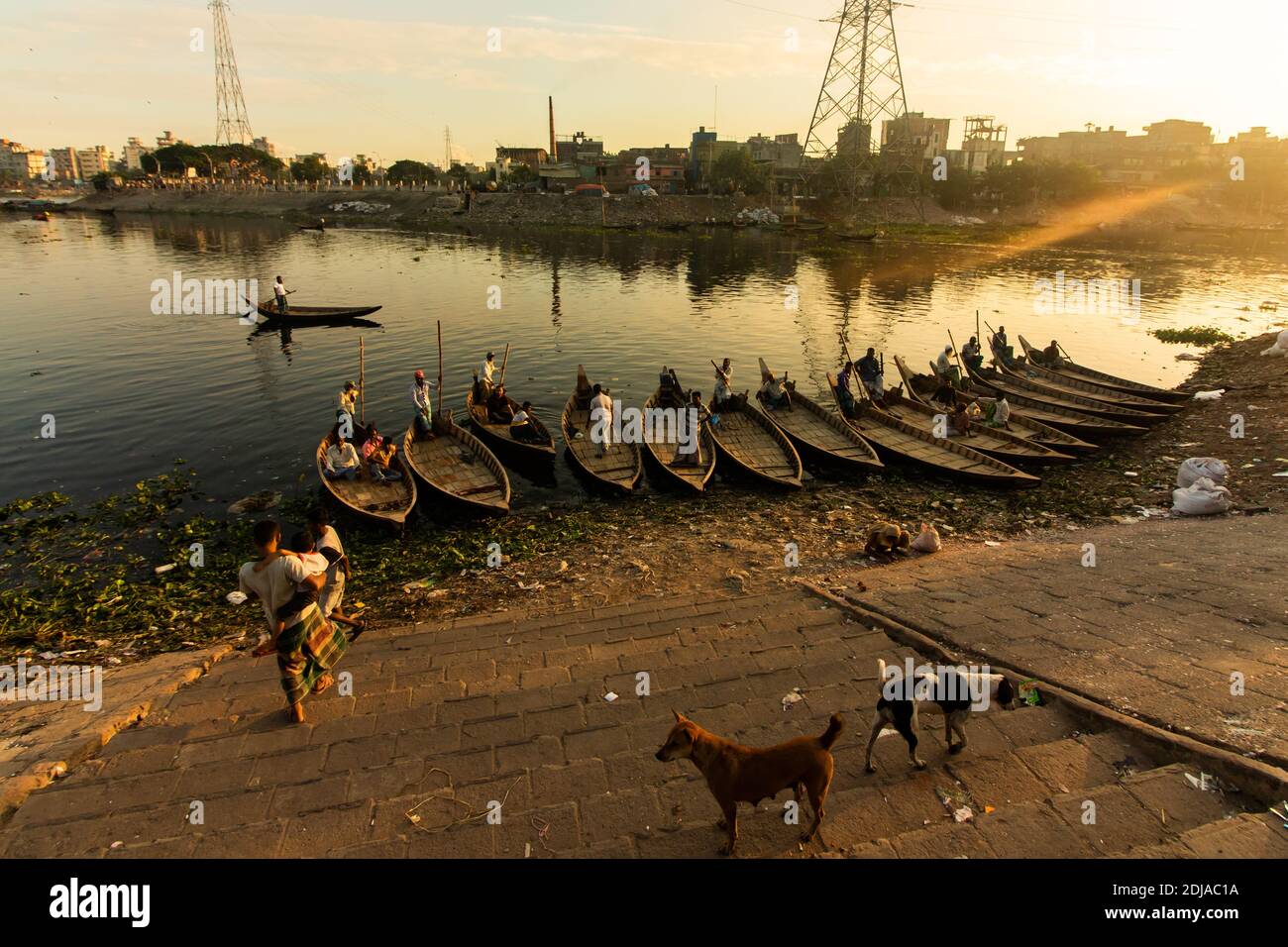 Bangladeshi traditional boat hi-res stock photography and images - Alamy