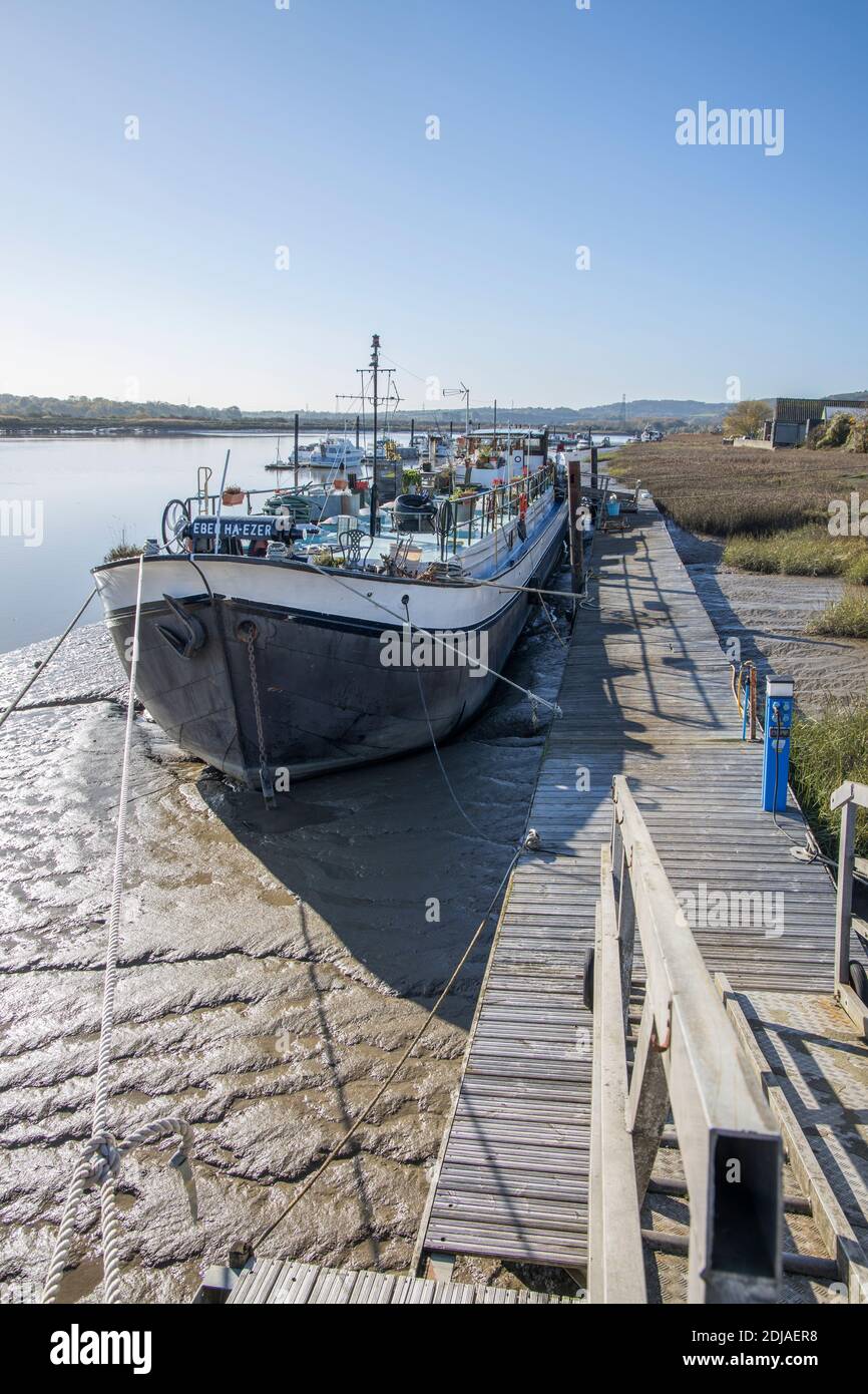 houseboat moored in cuxton village on the banks of the river medway ...