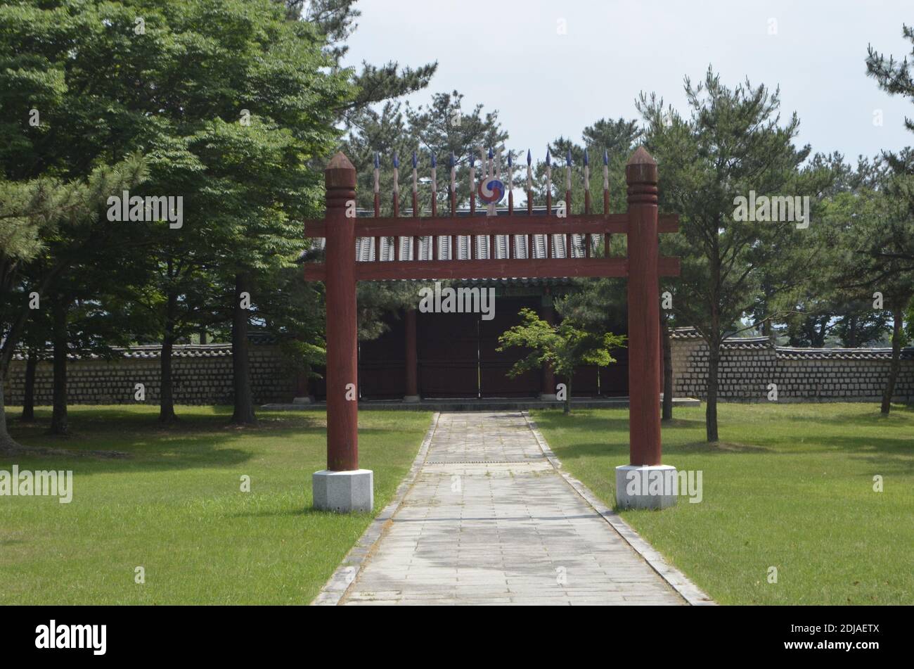 Gate in traditional style in Gyeongju, Korea Stock Photo - Alamy