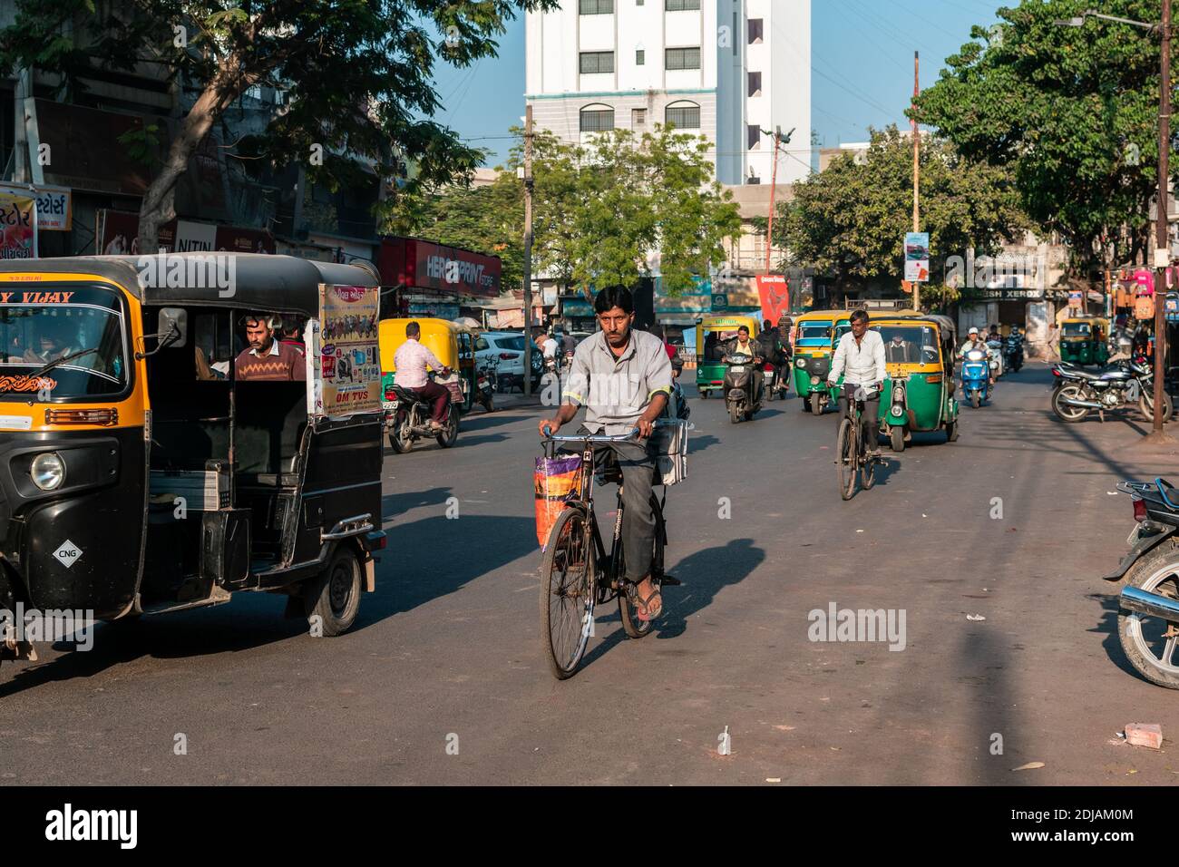 Indian man street scene on bicycle hi-res stock photography and images ...