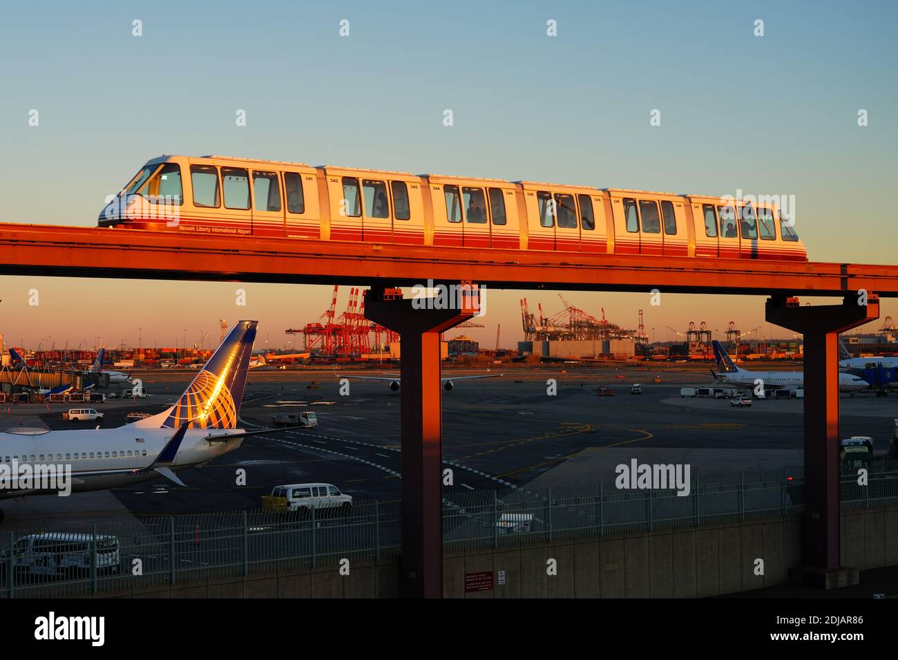 Airtrain hi-res stock photography and images - Alamy