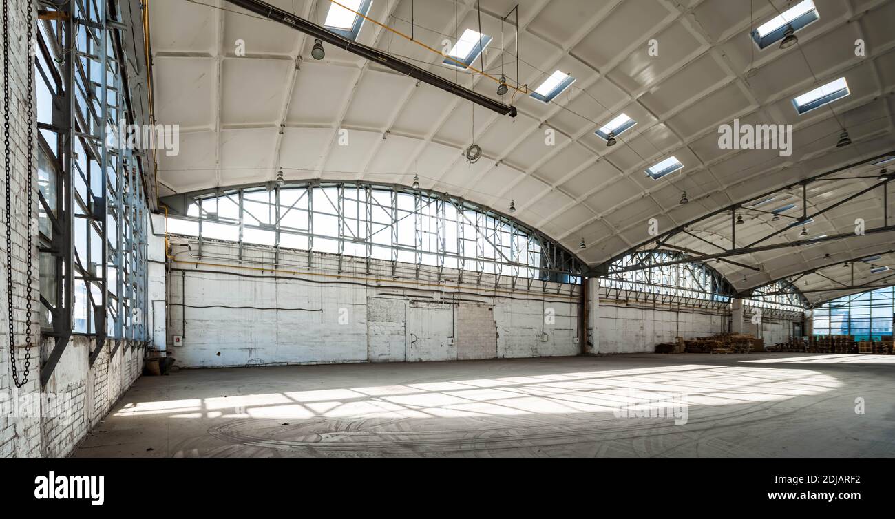 Corner of huge empty industrial warehouse. Modern building ...