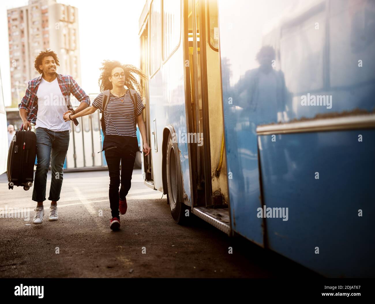 Couple running to catch bus hi-res stock photography and images - Alamy
