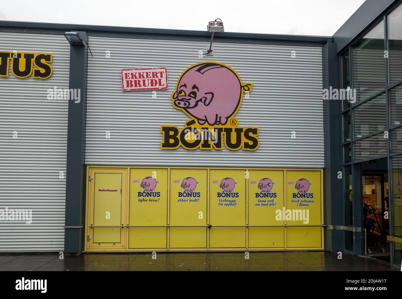 Pig logo hi-res stock photography and images - Alamy