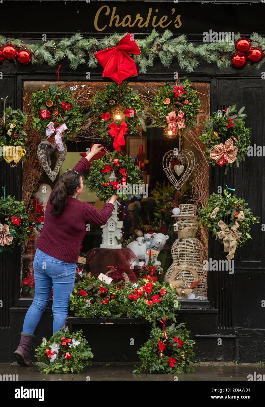 Hawick, Scottish Borders, Scotland , UK. 14th Dec, 2020. UK. Christmas ...