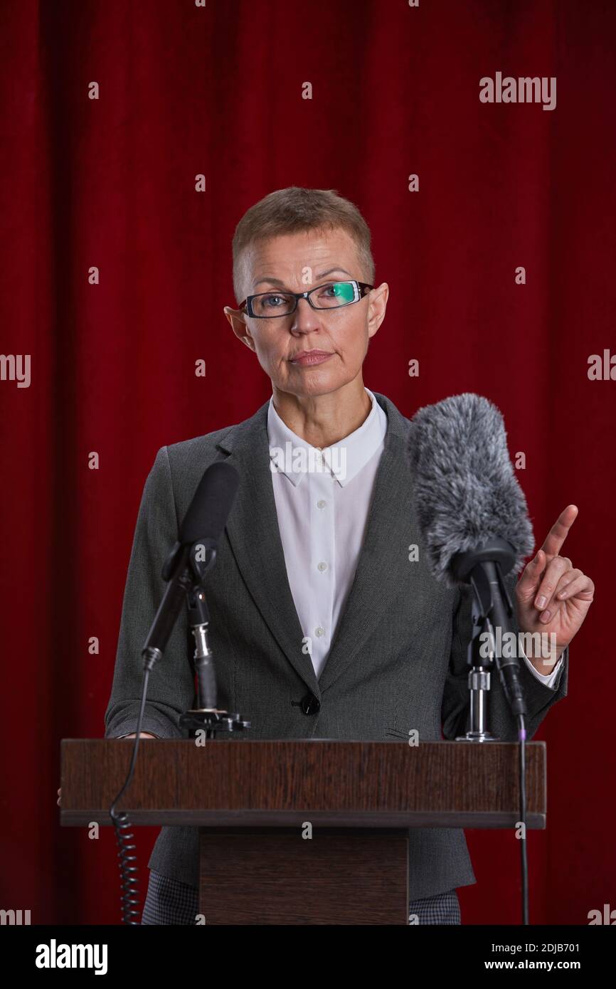 Female giving speech podium hi-res stock photography and images - Alamy