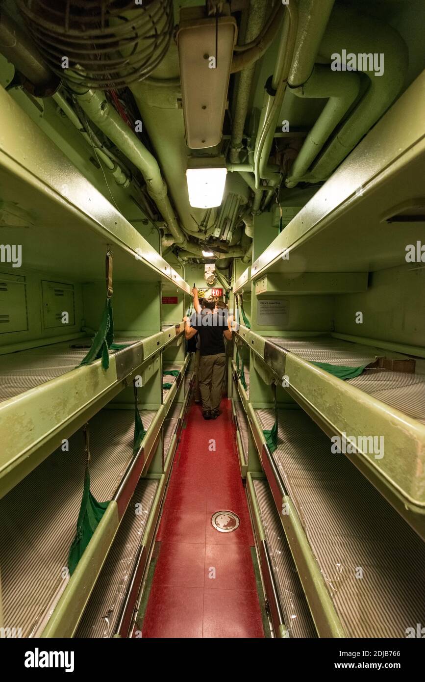Navy ship bunk beds hi-res stock photography and images - Alamy