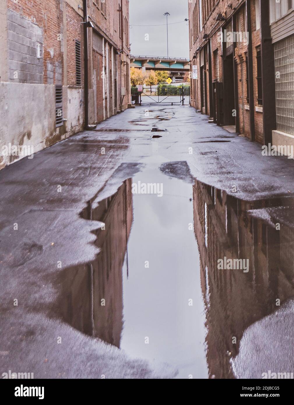 Rain alley hi-res stock photography and images - Alamy