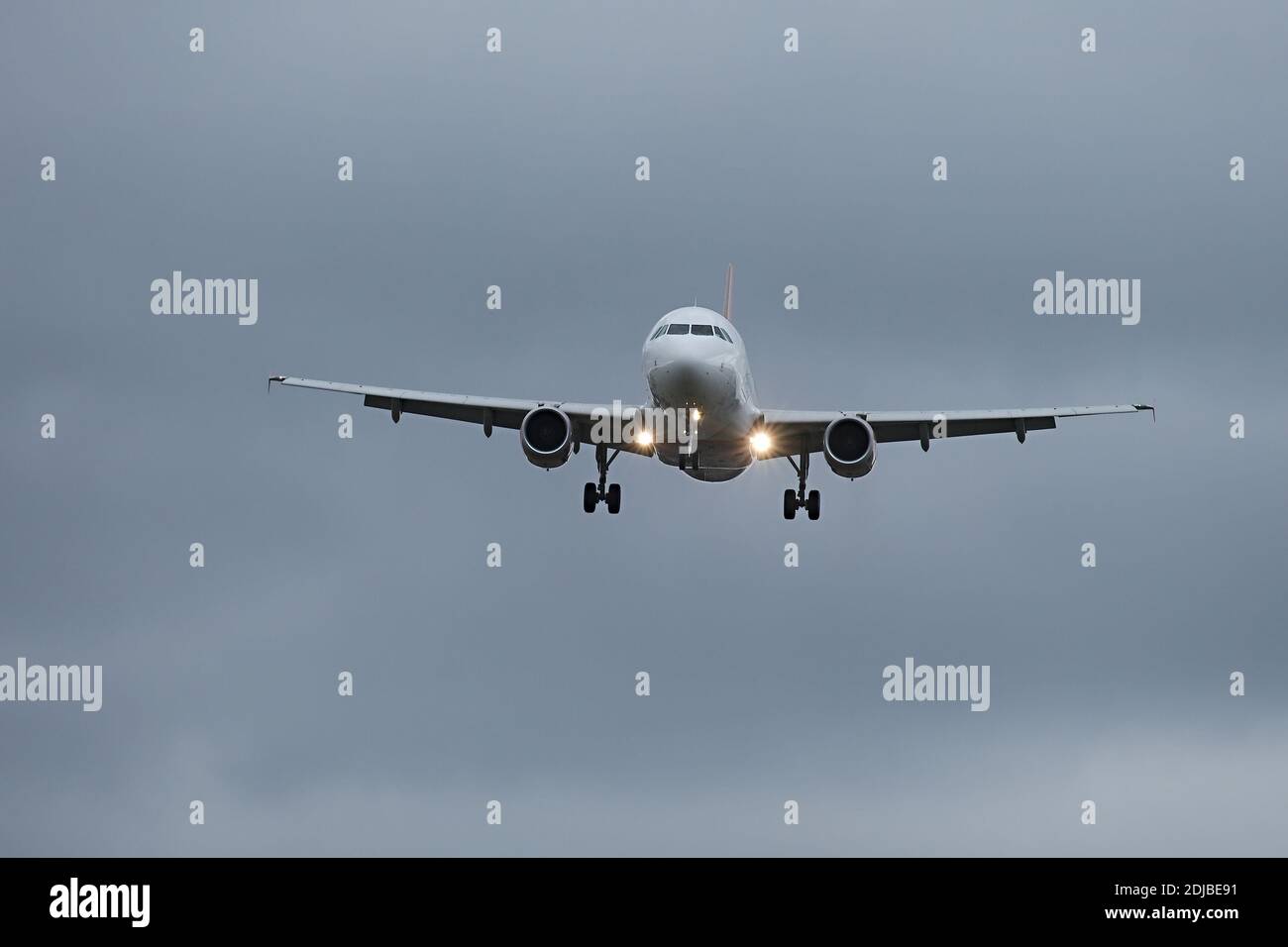 Commercial Plane Landing Stock Photo - Alamy