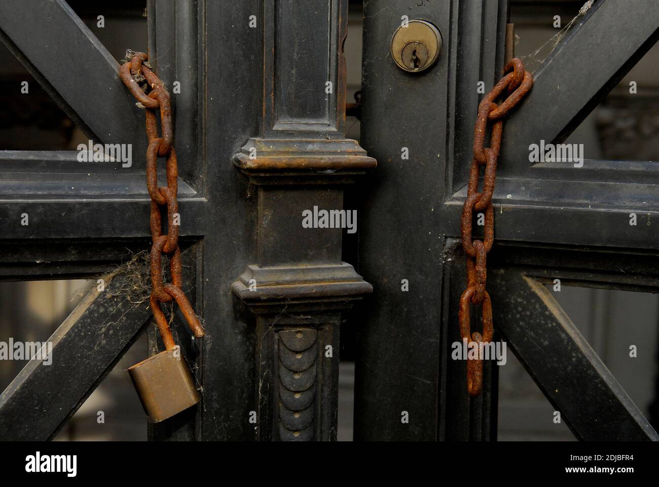 Old rusty metal chains hanging hi-res stock photography and images - Alamy