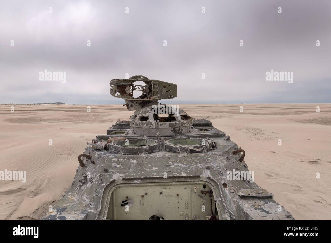 Army tank shooting hi-res stock photography and images - Alamy