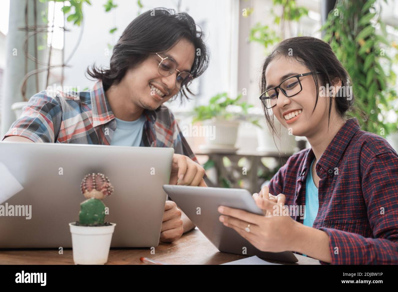 Portrait young smilling student hi-res stock photography and images - Alamy