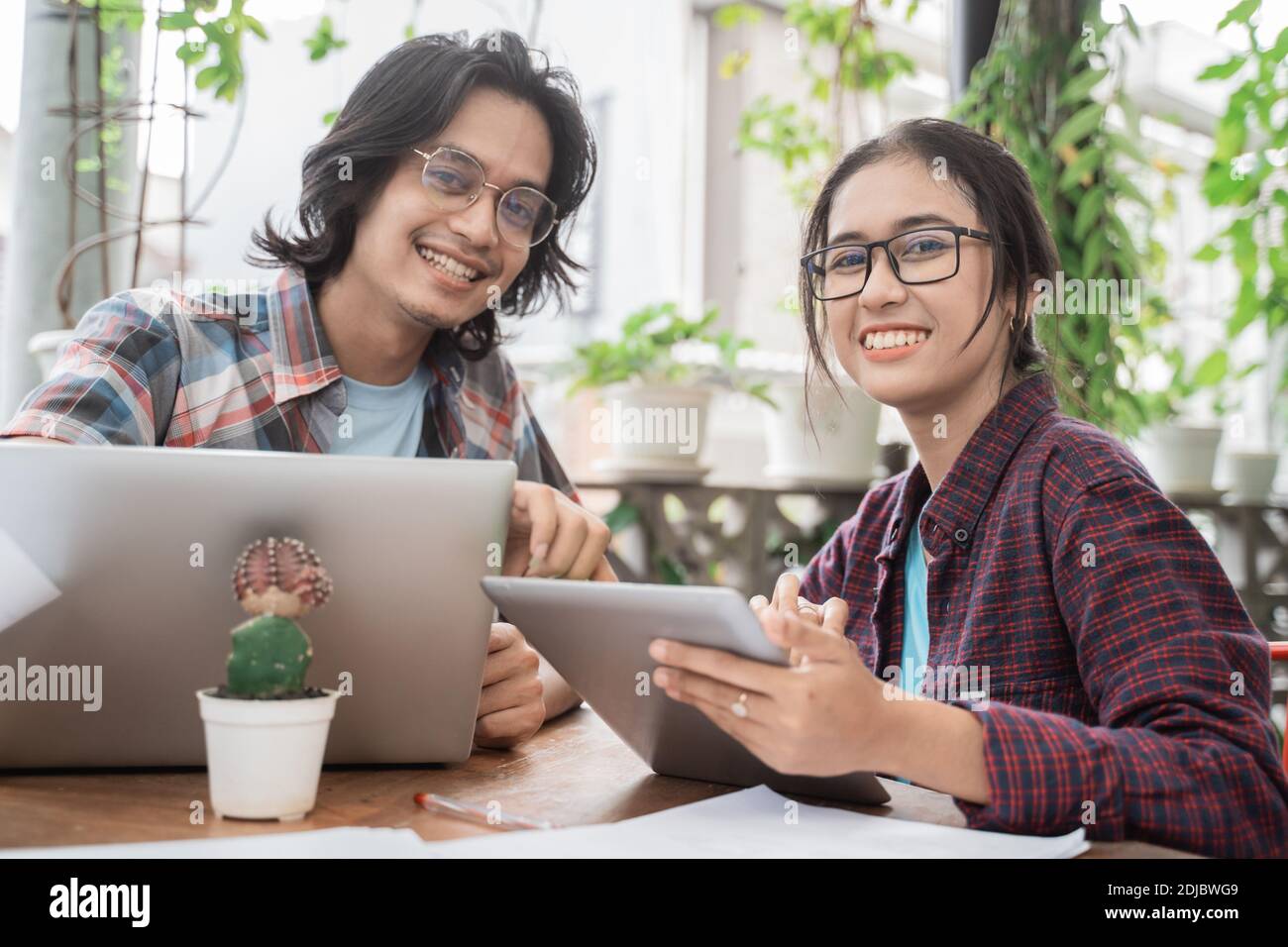 Portrait of young asian students meeting in a cafe Stock Photo - Alamy