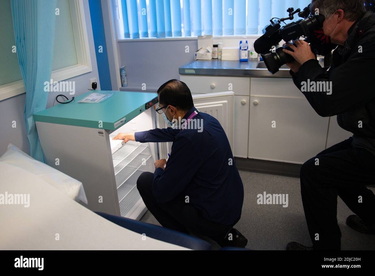 Delivery of the Pfizer/BioNtech covid-19 vaccine at Feldon Lane Surgery ...