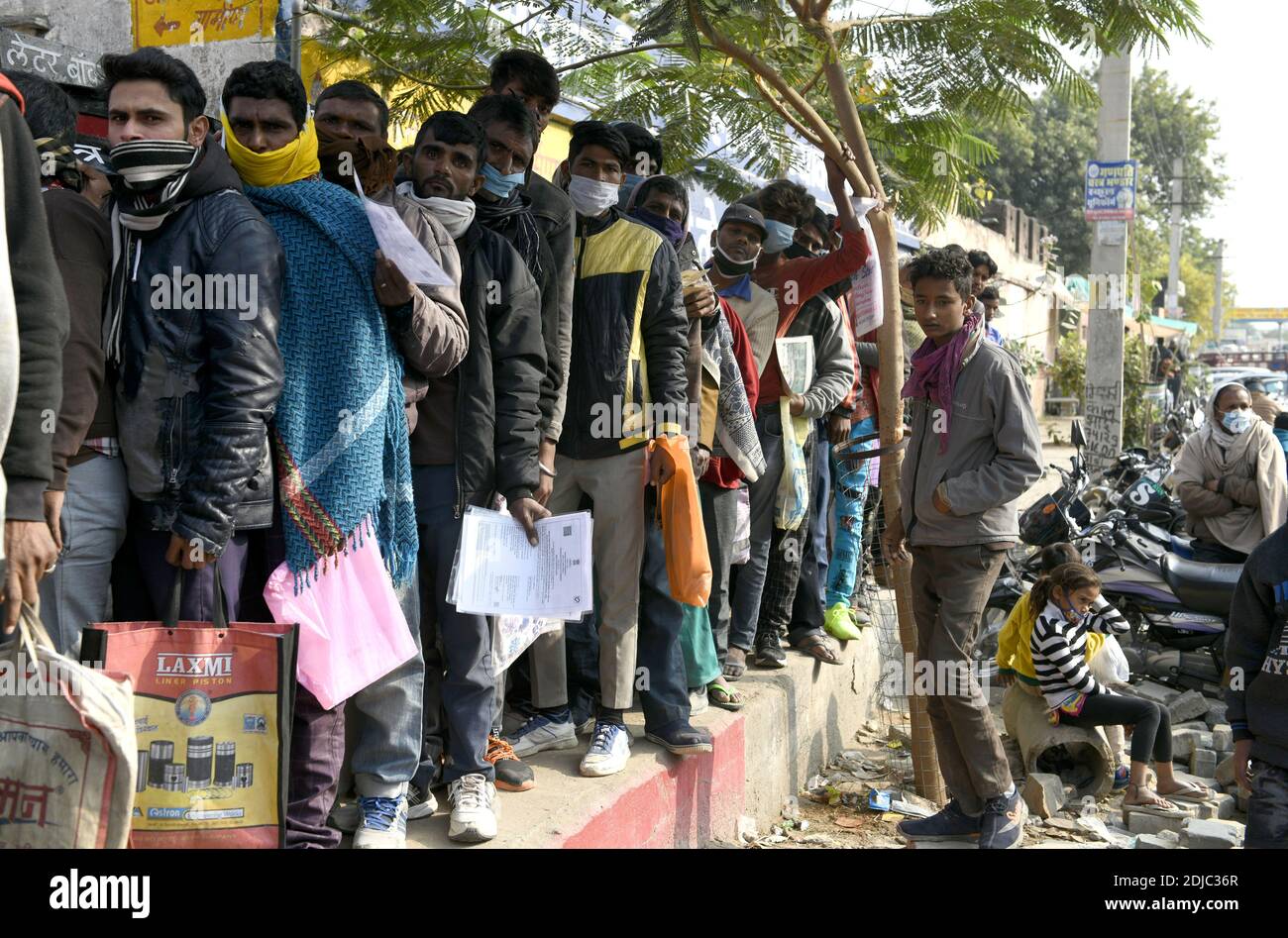 Aadhar card registration hi-res stock photography and images - Alamy