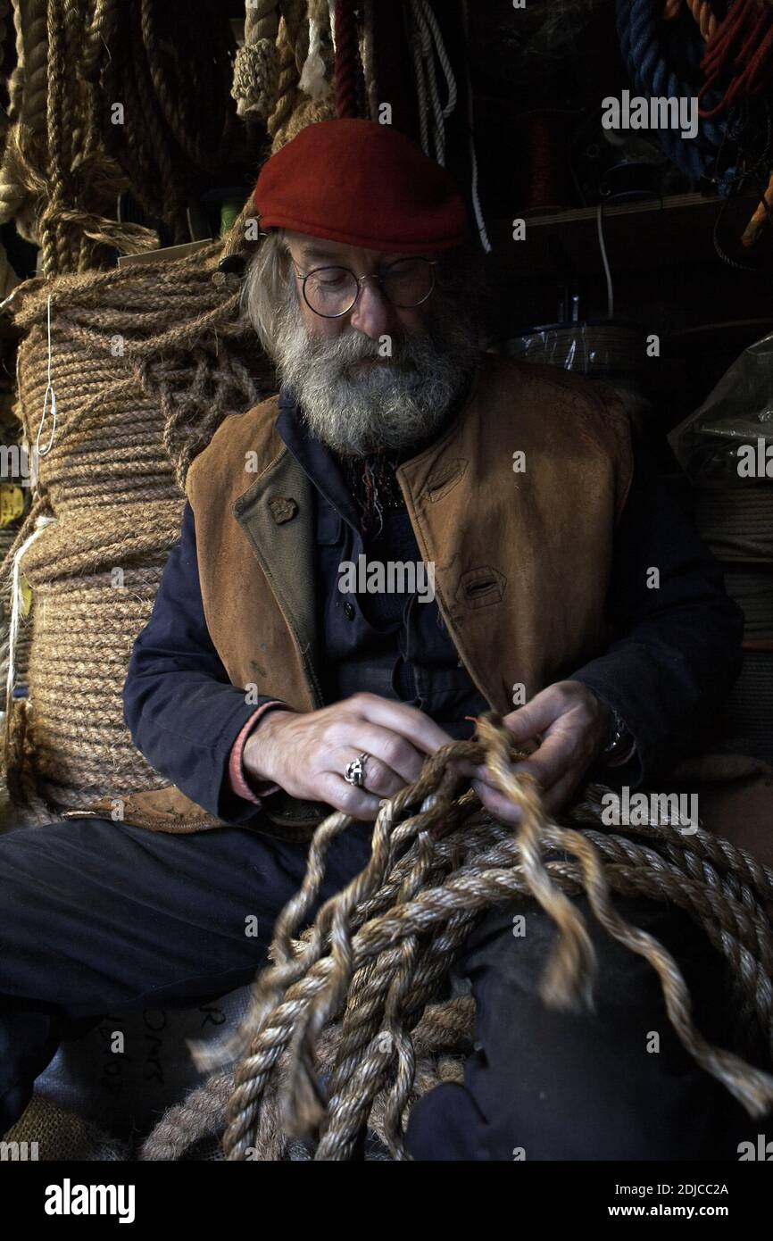 GREAT BRITAIN / England /Ipswich/Suffolk/ Des Pawson ropeworker Stock ...